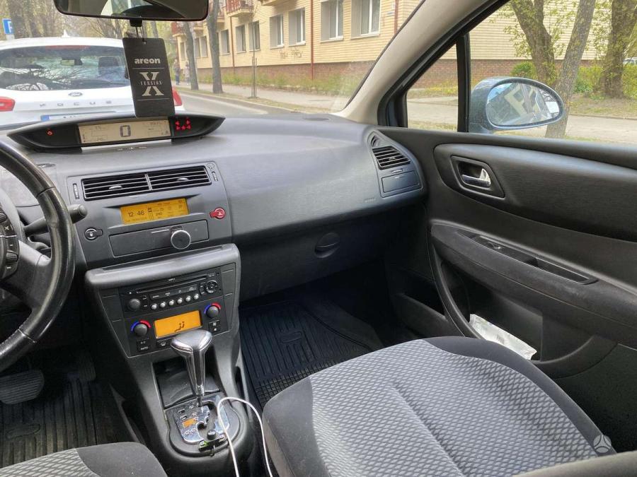 Pelēks Citroen C4 2008 Viļņa, ar dzinēja tilpumu 1.60 L un nobraukumu 186 tūkst. km par 600 €, foto 4 vietnē AUTOMOTO.COM.LV