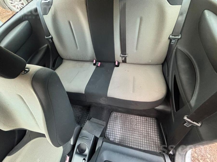 Pelēks Citroen C4 2008 Krāslava, ar dzinēja tilpumu 1.60 L un nobraukumu 124 tūkst. km par 950 €, foto 10 vietnē AUTOMOTO.COM.LV