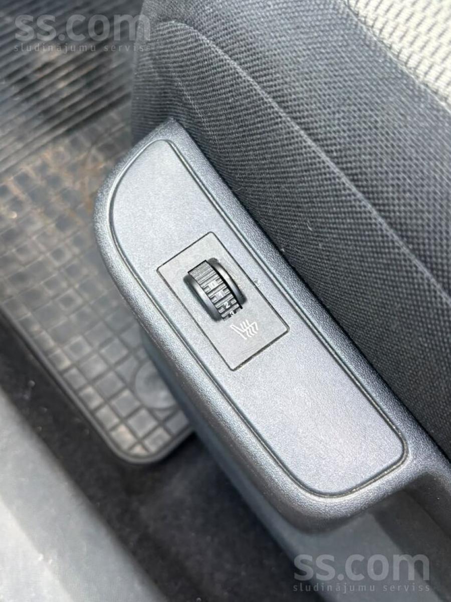 Pelēks Citroen C4 2008 Krāslava, ar dzinēja tilpumu 1.60 L un nobraukumu 124 tūkst. km par 950 €, foto 12 vietnē AUTOMOTO.COM.LV