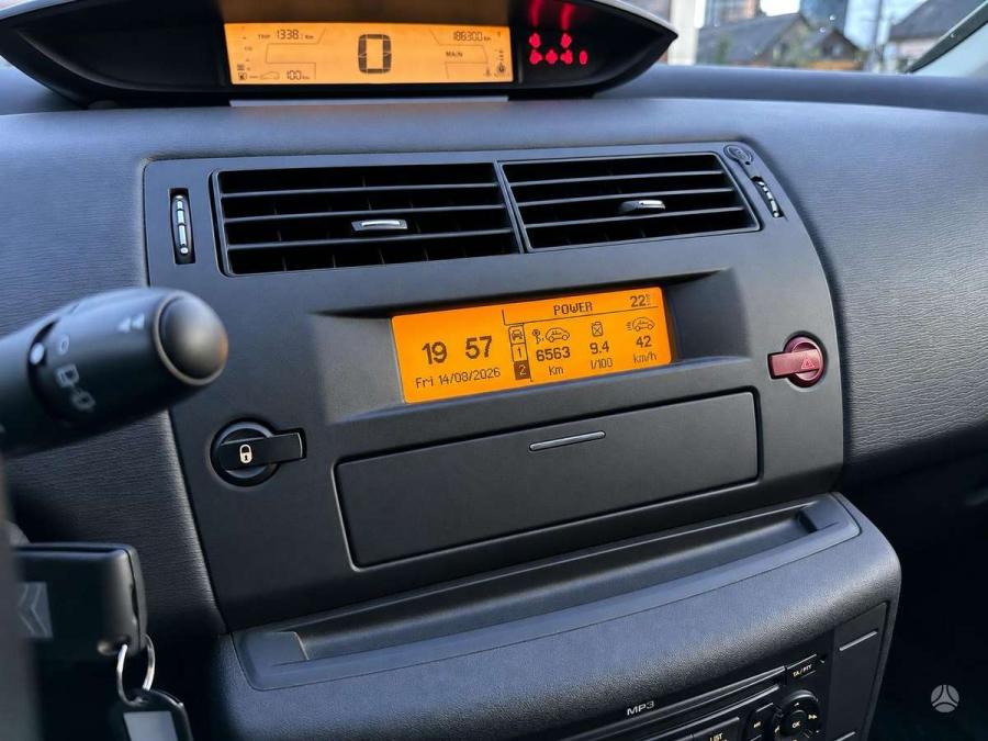 Pelēks Citroen C4 2008 Viļņa, ar dzinēja tilpumu 1.60 L un nobraukumu 186 tūkst. km par 1000 €, foto 15 vietnē AUTOMOTO.COM.LV