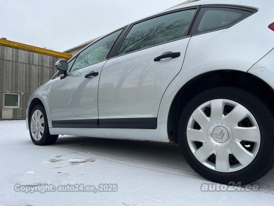 Pelēks Citroen C4 2009 Narva, ar dzinēja tilpumu 1.40 L un nobraukumu 184 tūkst. km par 999 €, foto 18 vietnē AUTOMOTO.COM.LV
