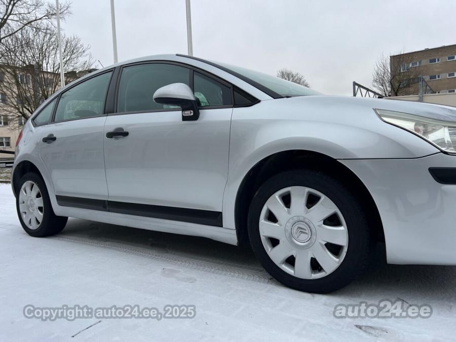 Pelēks Citroen C4 2009 Narva, ar dzinēja tilpumu 1.40 L un nobraukumu 184 tūkst. km par 999 €, foto 20 vietnē AUTOMOTO.COM.LV
