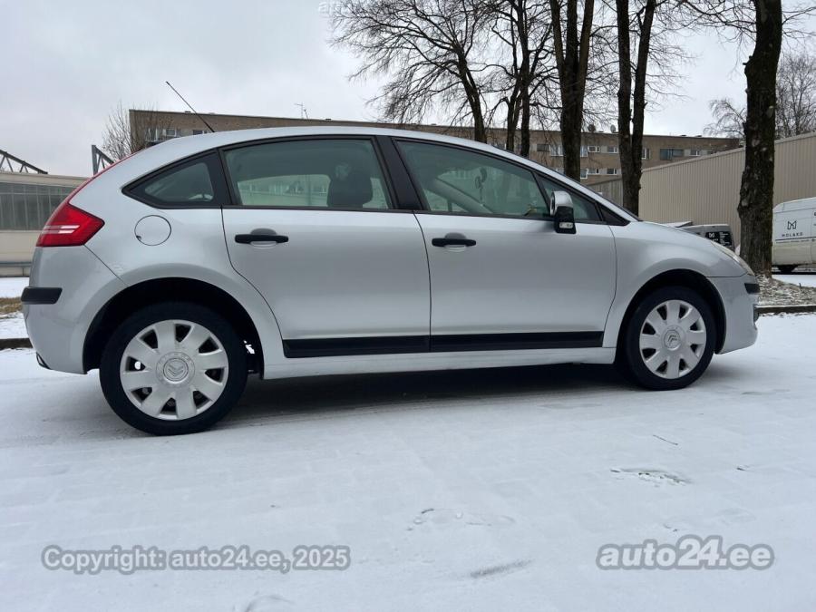 Pelēks Citroen C4 2009 Narva, ar dzinēja tilpumu 1.40 L un nobraukumu 184 tūkst. km par 999 €, foto 21 vietnē AUTOMOTO.COM.LV
