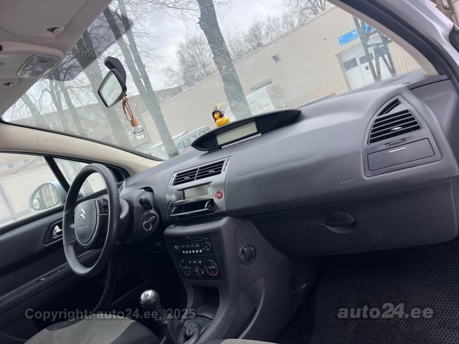 Pelēks Citroen C4 2009 Narva, ar dzinēja tilpumu 1.40 L un nobraukumu 184 tūkst. km par 999 €, foto 23 vietnē AUTOMOTO.COM.LV