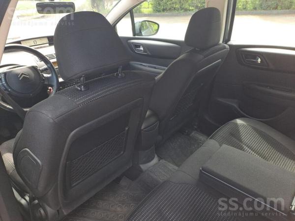 Grey Citroen C4 2009 in Riga, with an engine capacity of 1.60 L and mileage of 276 thousand km for 1250 €, photo 2 on AUTOMOTO.COM.LV