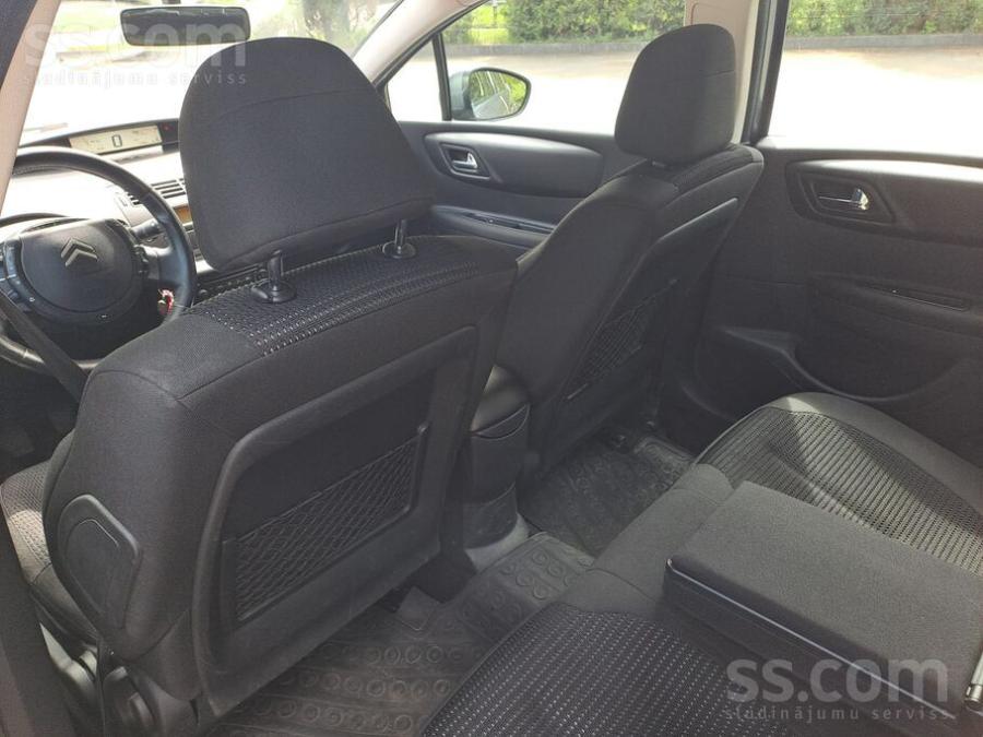 Grey Citroen C4 2009 in Riga, with an engine capacity of 1.60 L and mileage of 276 thousand km for 1250 €, photo 3 on AUTOMOTO.COM.LV