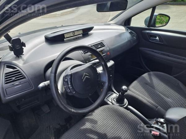 Grey Citroen C4 2009 in Riga, with an engine capacity of 1.60 L and mileage of 276 thousand km for 1250 €, photo 4 on AUTOMOTO.COM.LV