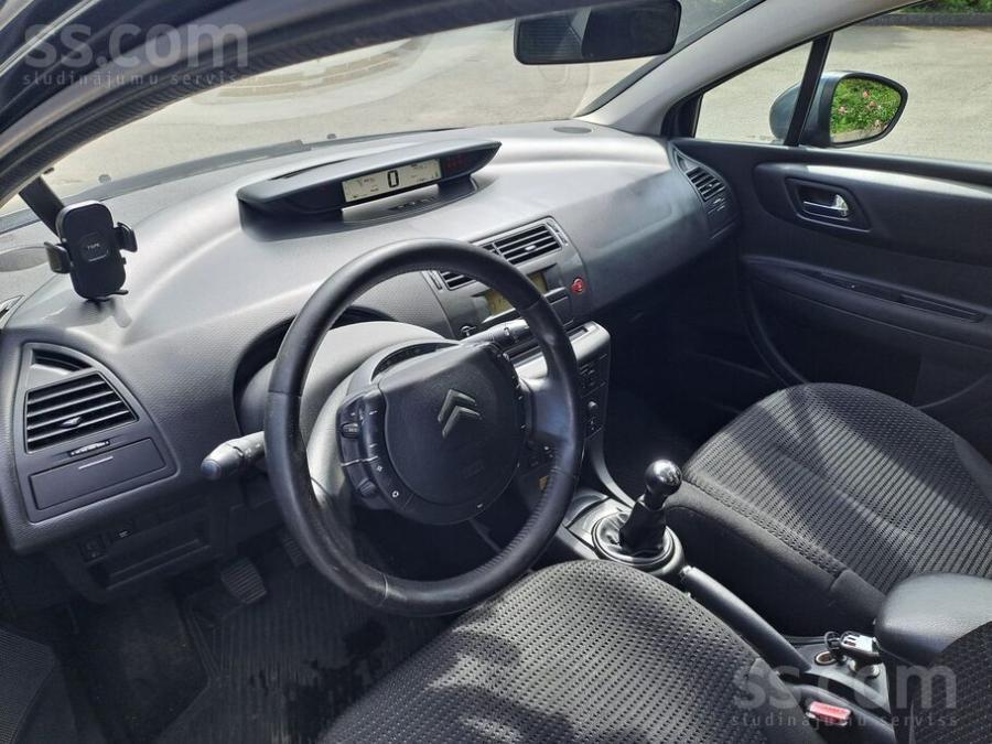Grey Citroen C4 2009 in Riga, with an engine capacity of 1.60 L and mileage of 276 thousand km for 1250 €, photo 5 on AUTOMOTO.COM.LV