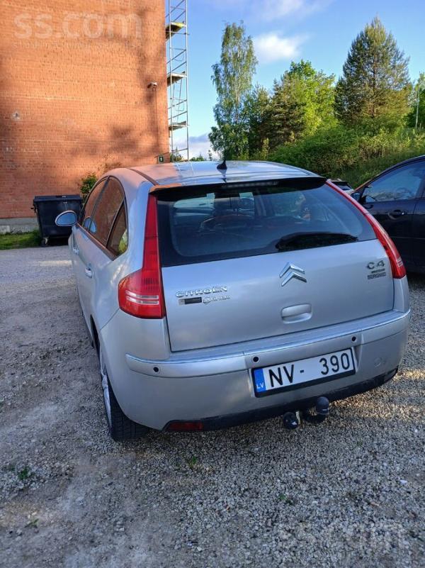 Pelēks Citroen C4 2009 Madona, ar dzinēja tilpumu 2.00 L un nobraukumu 277 tūkst. km par 1750 €, foto 1 vietnē AUTOMOTO.COM.LV