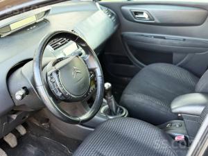 Pelēks Citroen C4 2009 Rīga, ar dzinēja tilpumu 1.60 L un nobraukumu 231 tūkst. km par 1350 €, foto 6 vietnē AUTOMOTO.COM.LV
