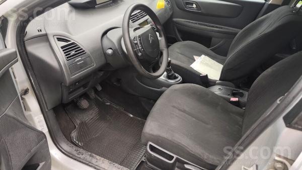 Pelēks Citroen C4 2009 Daugavpils, ar dzinēja tilpumu 1.60 L un nobraukumu 311 tūkst. km par 1100 €, foto 6 vietnē AUTOMOTO.COM.LV