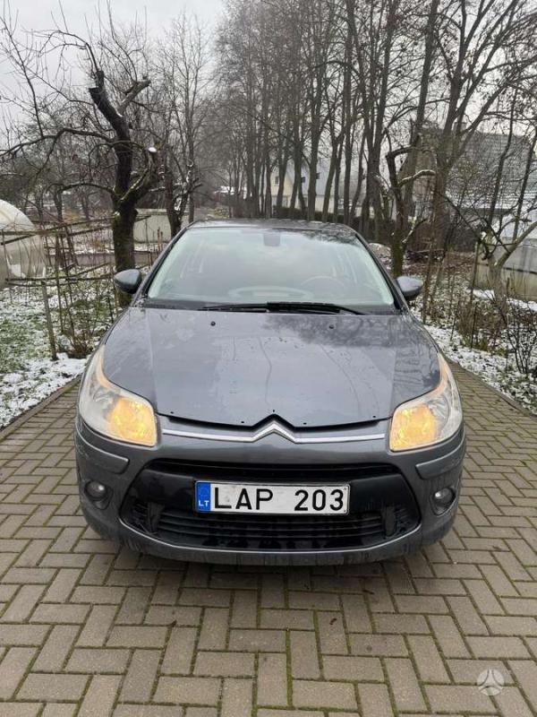 Pelēks Citroen C4 2010 Kauņa, ar dzinēja tilpumu 1.56 L un nobraukumu 253 tūkst. km par 1700 €, foto 1 vietnē AUTOMOTO.COM.LV