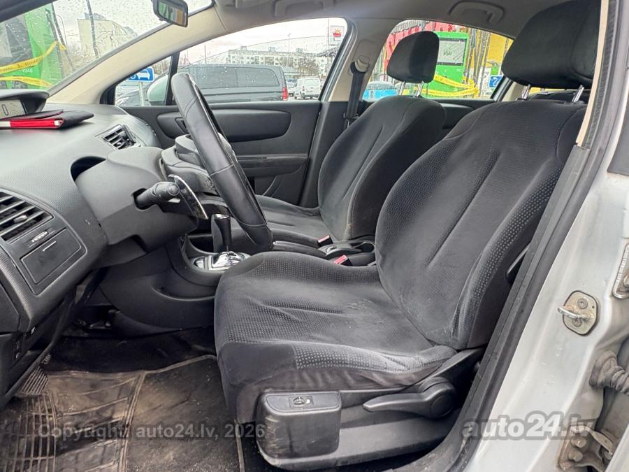 Pelēks Citroen C4 2010 Tallina, ar dzinēja tilpumu 1.60 L un nobraukumu 274 tūkst. km par 700 €, foto 6 vietnē AUTOMOTO.COM.LV