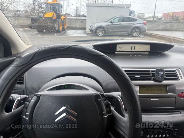 Pelēks Citroen C4 2010 Tallina, ar dzinēja tilpumu 1.60 L un nobraukumu 274 tūkst. km par 700 €, foto 8 vietnē AUTOMOTO.COM.LV