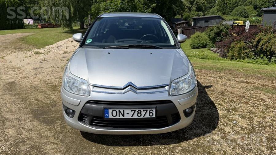 Pelēks Citroen C4 2010 Limbaži, ar dzinēja tilpumu 1.40 L un nobraukumu 205 tūkst. km par 2990 €, foto 3 vietnē AUTOMOTO.COM.LV