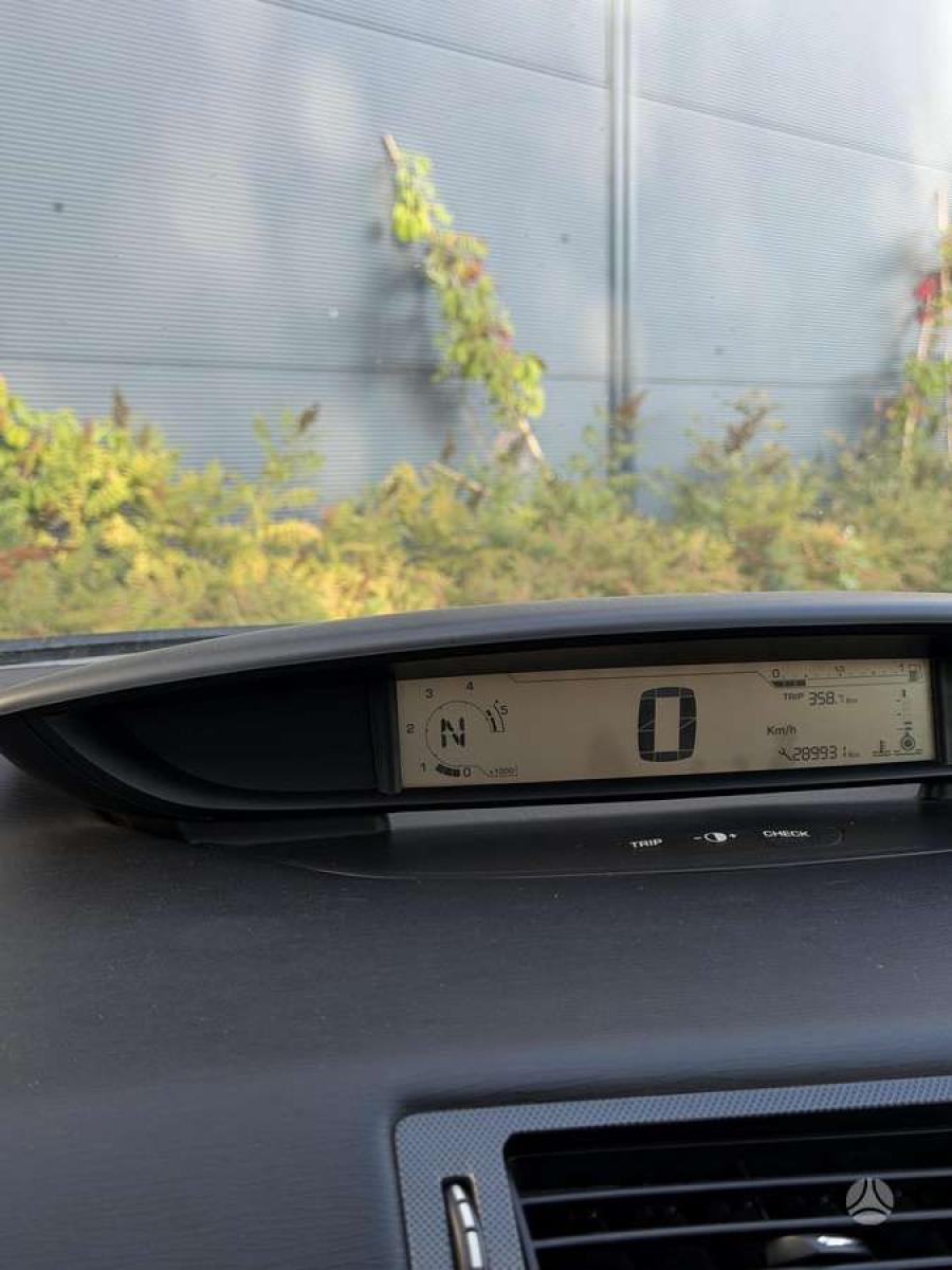 Pelēks Citroen C4 2010 Viļņa, ar dzinēja tilpumu 1.56 L un nobraukumu 289 tūkst. km par 1650 €, foto 17 vietnē AUTOMOTO.COM.LV