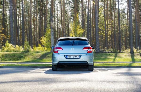 Grey Citroen C4 2011 in Riga, with an engine capacity of 1.40 L and mileage of 169 thousand km for 2790 €, photo 6 on AUTOMOTO.COM.LV