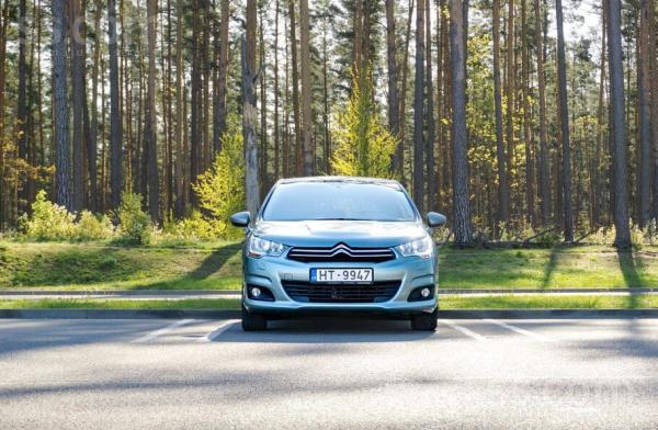 Pelēks Citroen C4 2011 Rīga, ar dzinēja tilpumu 1.40 L un nobraukumu 169 tūkst. km par 2790 €, foto 3 vietnē AUTOMOTO.COM.LV
