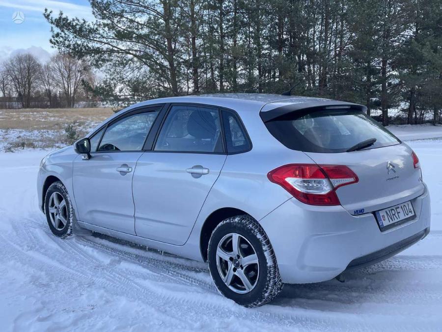 Pelēks Citroen C4 2011 Panevēža, ar dzinēja tilpumu 1.56 L un nobraukumu 265 tūkst. km par 1900 €, foto 5 vietnē AUTOMOTO.COM.LV