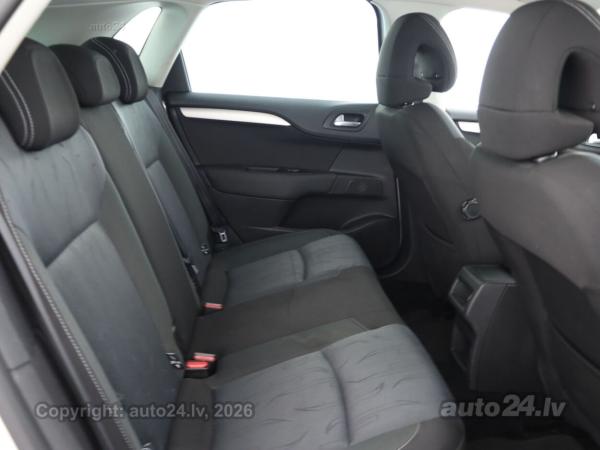 Pelēks Citroen C4 2011 Tallina, ar dzinēja tilpumu 1.60 L un nobraukumu 226 tūkst. km par 1999 €, foto 7 vietnē AUTOMOTO.COM.LV