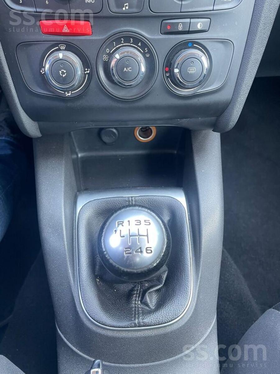 Pelēks Citroen C4 2011 Rīga, ar dzinēja tilpumu 1.60 L un nobraukumu 0 tūkst. km par 2599 €, foto 14 vietnē AUTOMOTO.COM.LV