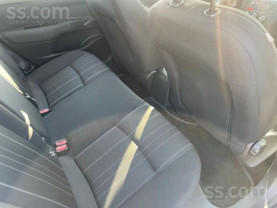 Pelēks Citroen C4 2011 Rīga, ar dzinēja tilpumu 1.60 L un nobraukumu 0 tūkst. km par 2599 €, foto 18 vietnē AUTOMOTO.COM.LV