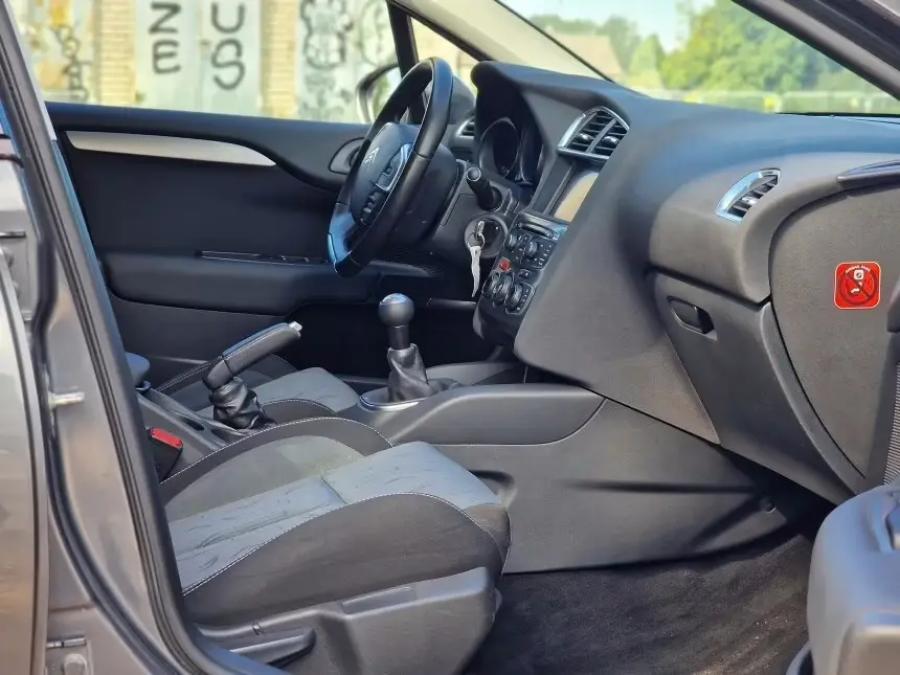 Grey Citroen C4 2011 in Grobiņa, with an engine capacity of 1.60 L and mileage of 186 thousand km for 4450 €, photo 7 on AUTOMOTO.COM.LV