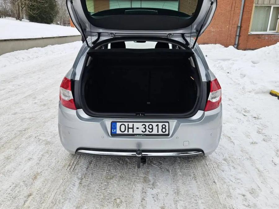 Pelēks Citroen C4 2011 Jēkabpils, ar dzinēja tilpumu 1.40 L un nobraukumu 241 tūkst. km par 3990 €, foto 17 vietnē AUTOMOTO.COM.LV