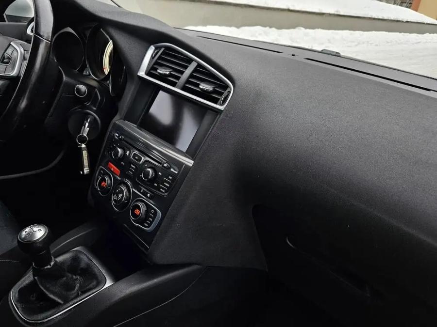 Pelēks Citroen C4 2011 Jēkabpils, ar dzinēja tilpumu 1.40 L un nobraukumu 241 tūkst. km par 3990 €, foto 20 vietnē AUTOMOTO.COM.LV