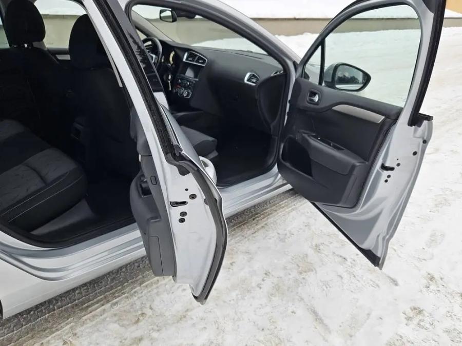 Pelēks Citroen C4 2011 Jēkabpils, ar dzinēja tilpumu 1.40 L un nobraukumu 241 tūkst. km par 3990 €, foto 21 vietnē AUTOMOTO.COM.LV