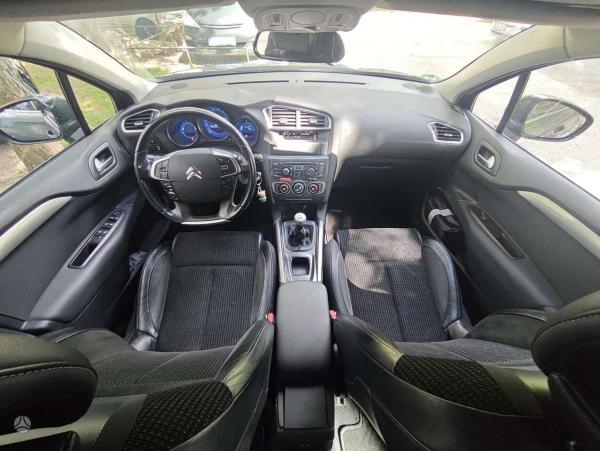 Grey Citroen C4 2011 in Kaunas, with an engine capacity of 1.60 L and mileage of 276 thousand km for 3300 €, photo 5 on AUTOMOTO.COM.LV