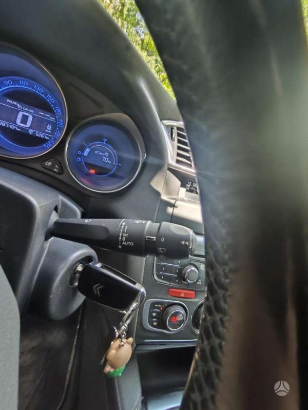Grey Citroen C4 2011 in Kaunas, with an engine capacity of 1.60 L and mileage of 276 thousand km for 3300 €, photo 9 on AUTOMOTO.COM.LV