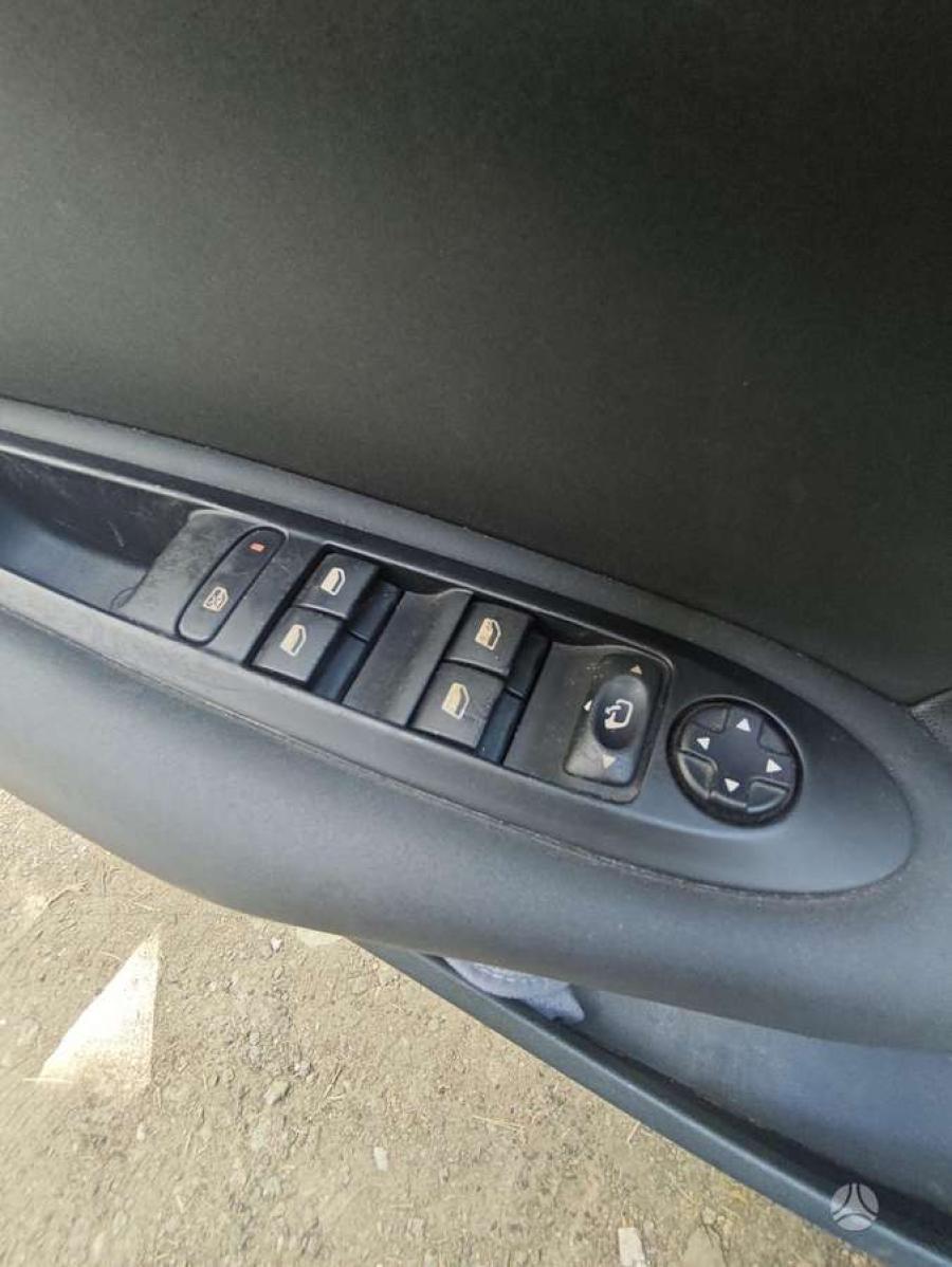 Pelēks Citroen C4 2011 Kauņa, ar dzinēja tilpumu 1.60 L un nobraukumu 276 tūkst. km par 3300 €, foto 15 vietnē AUTOMOTO.COM.LV
