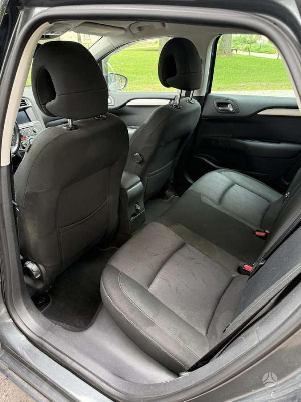 Grey Citroen C4 2011 in Kaunas, with an engine capacity of 1.56 L and mileage of 267 thousand km for 2300 €, photo 8 on AUTOMOTO.COM.LV