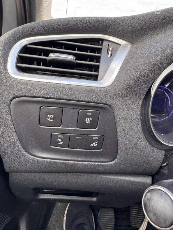 Pelēks Citroen C4 2011 Viļņa, ar dzinēja tilpumu 1.60 L un nobraukumu 218 tūkst. km par 3800 €, foto 4 vietnē AUTOMOTO.COM.LV