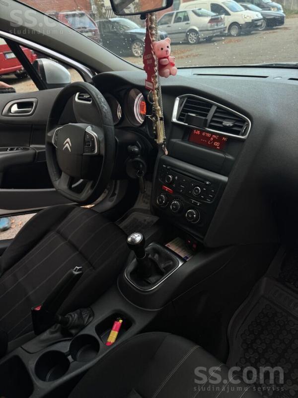 Grey Citroen C4 2011 in Riga, with an engine capacity of 1.40 L and mileage of 160 thousand km for 2299 €, photo 4 on AUTOMOTO.COM.LV