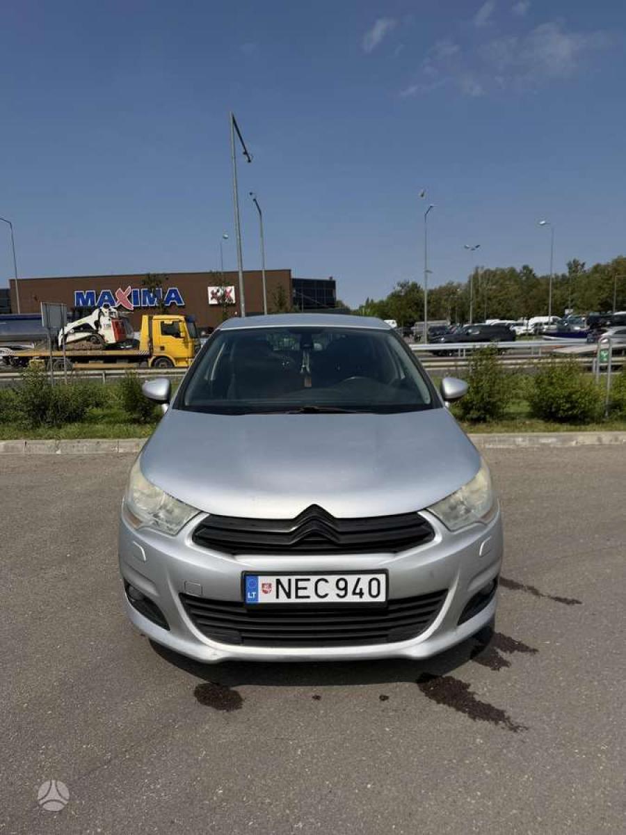 Grey Citroen C4 2012 in Vilnius, with an engine capacity of 1.60 L and mileage of 345 thousand km for 3500 €, photo 1 on AUTOMOTO.COM.LV