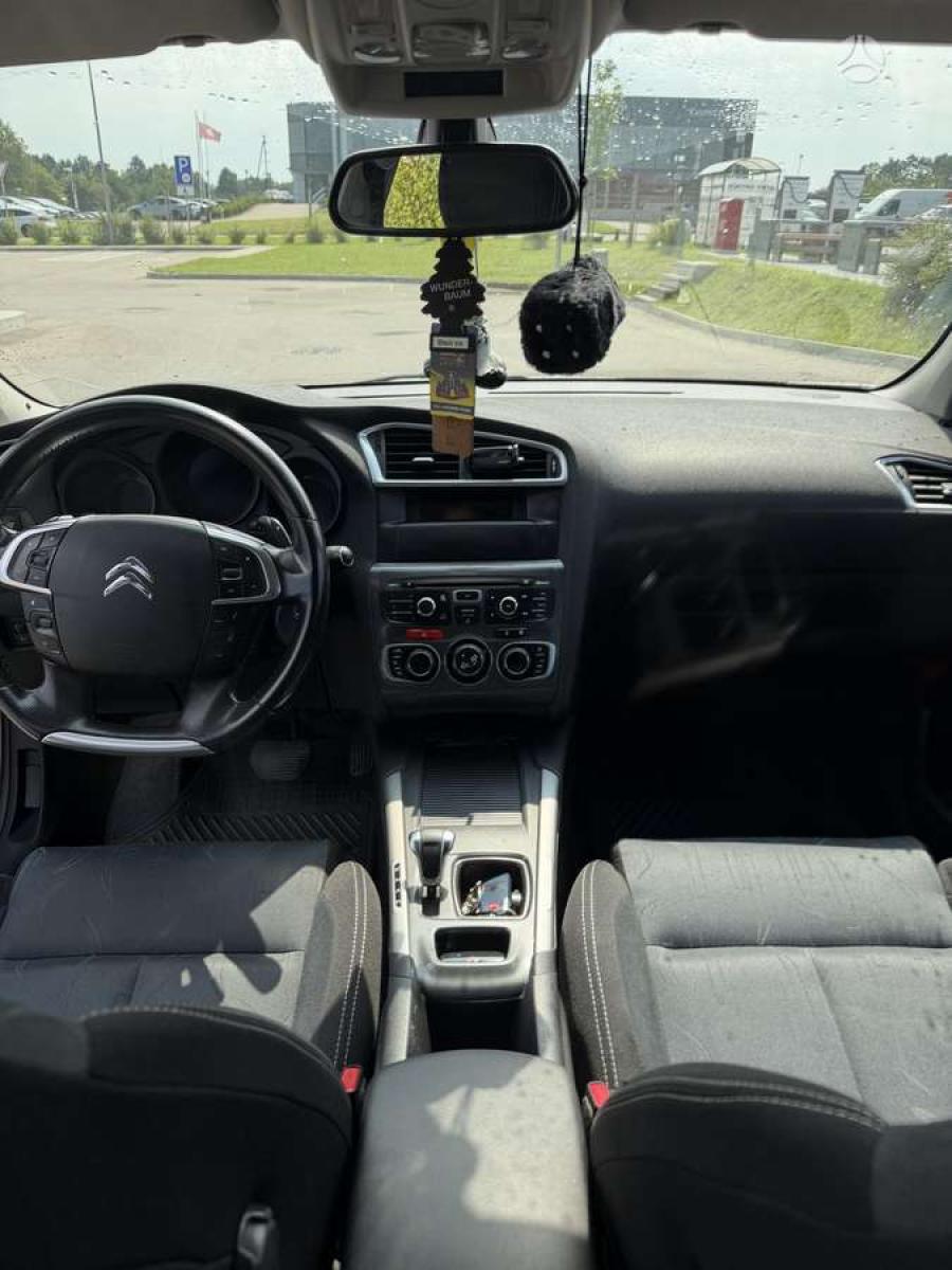 Grey Citroen C4 2012 in Vilnius, with an engine capacity of 1.60 L and mileage of 345 thousand km for 3500 €, photo 3 on AUTOMOTO.COM.LV