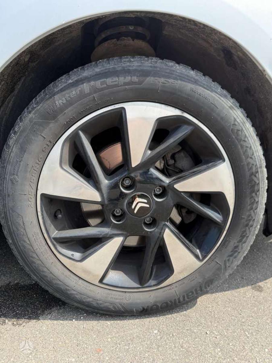 Grey Citroen C4 2012 in Vilnius, with an engine capacity of 1.60 L and mileage of 345 thousand km for 3500 €, photo 11 on AUTOMOTO.COM.LV