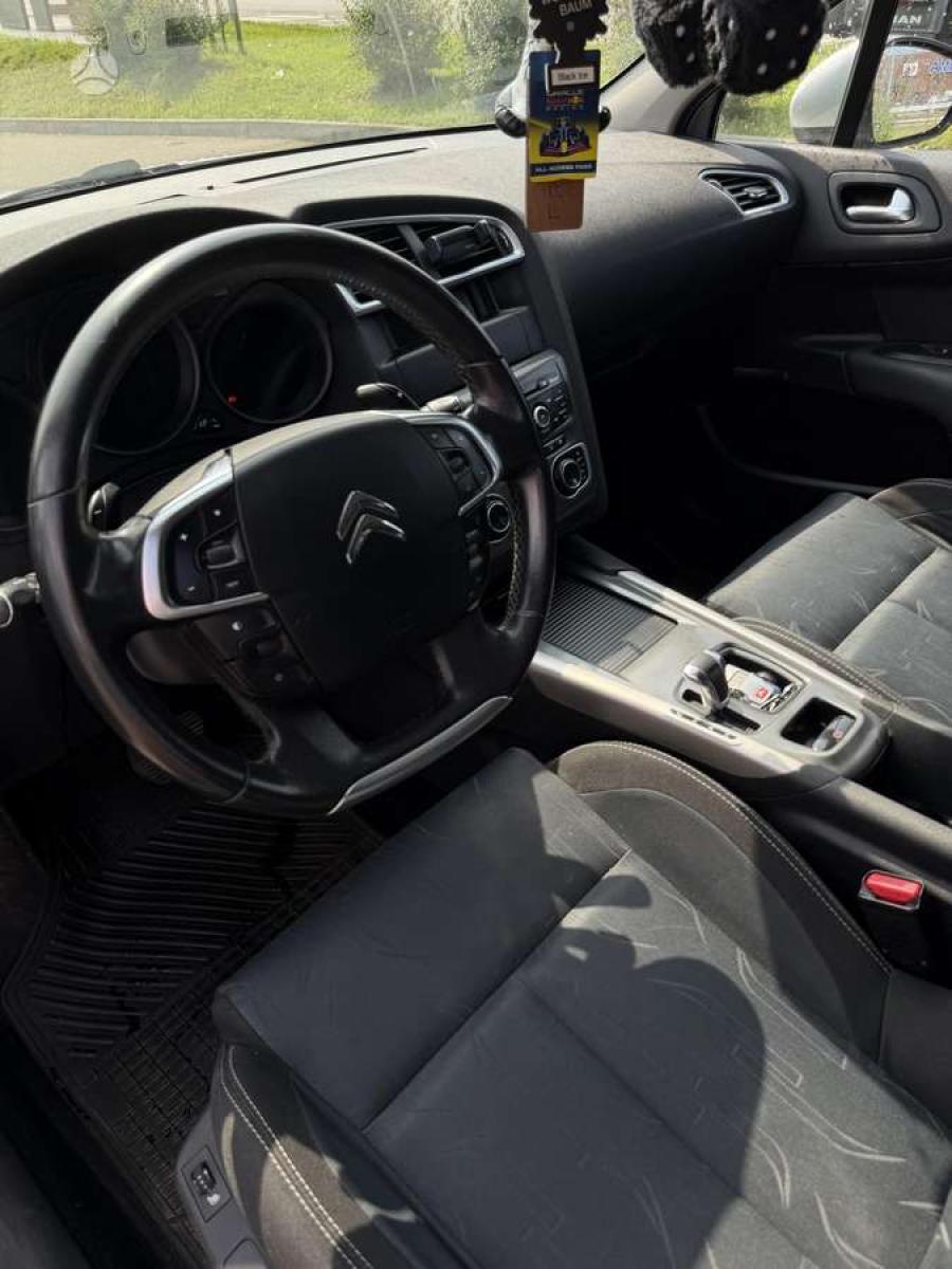 Grey Citroen C4 2012 in Vilnius, with an engine capacity of 1.60 L and mileage of 345 thousand km for 3500 €, photo 17 on AUTOMOTO.COM.LV