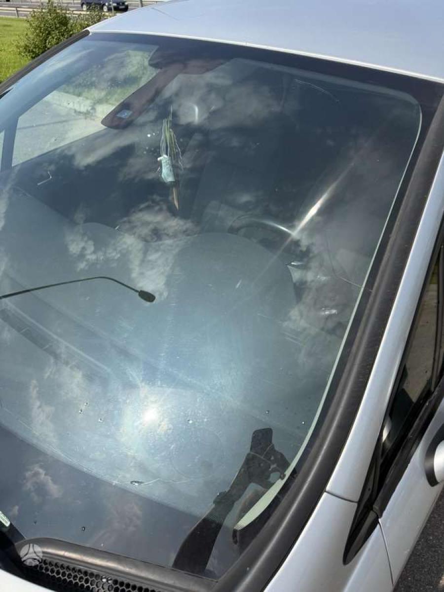 Grey Citroen C4 2012 in Vilnius, with an engine capacity of 1.60 L and mileage of 345 thousand km for 3500 €, photo 19 on AUTOMOTO.COM.LV