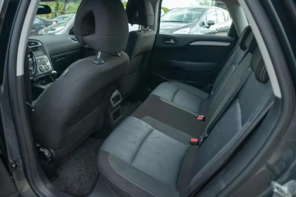 Pelēks Citroen C4 2013 Liepāja, ar dzinēja tilpumu 1.60 L un nobraukumu 208 tūkst. km par 4900 €, foto 9 vietnē AUTOMOTO.COM.LV