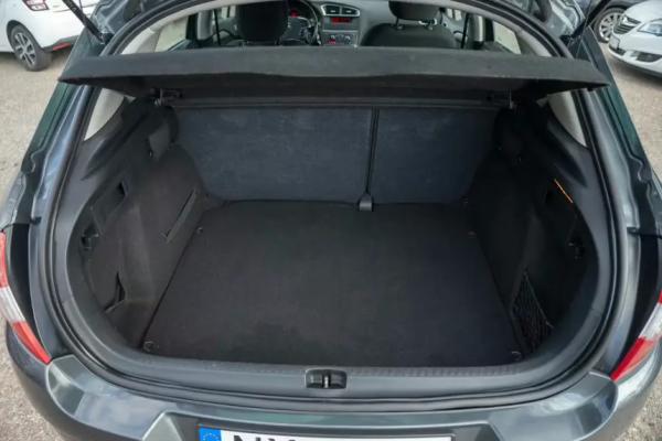 Pelēks Citroen C4 2013 Liepāja, ar dzinēja tilpumu 1.60 L un nobraukumu 208 tūkst. km par 4900 €, foto 10 vietnē AUTOMOTO.COM.LV