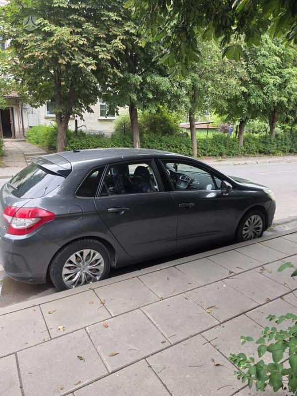 Pelēks Citroen C4 2013 Viļņa, ar dzinēja tilpumu 1.20 L un nobraukumu 254 tūkst. km par 3800 €, foto 3 vietnē AUTOMOTO.COM.LV