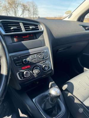 Grey Citroen C4 2013 in Taurage, with an engine capacity of 1.56 L and mileage of 298 thousand km for 2900 €, photo 4 on AUTOMOTO.COM.LV