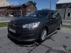Grey Citroen C4 2013 in Riga, with an engine capacity of 1.60 L and mileage of 276 thousand km for 2450 €, photo 3 on AUTOMOTO.COM.LV
