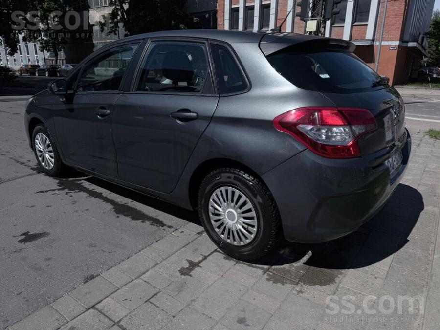 Grey Citroen C4 2013 in Riga, with an engine capacity of 1.60 L and mileage of 276 thousand km for 2450 €, photo 4 on AUTOMOTO.COM.LV