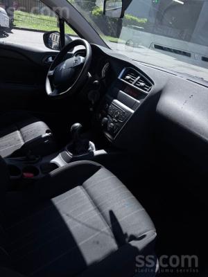 Grey Citroen C4 2013 in Riga, with an engine capacity of 1.60 L and mileage of 276 thousand km for 2450 €, photo 6 on AUTOMOTO.COM.LV
