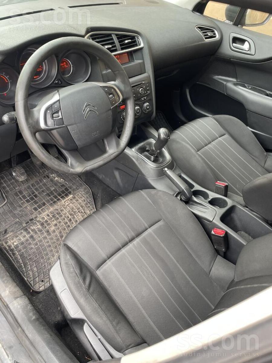 Pelēks Citroen C4 2013 Rīga, ar dzinēja tilpumu 1.60 L un nobraukumu 276 tūkst. km par 2450 €, foto 6 vietnē AUTOMOTO.COM.LV