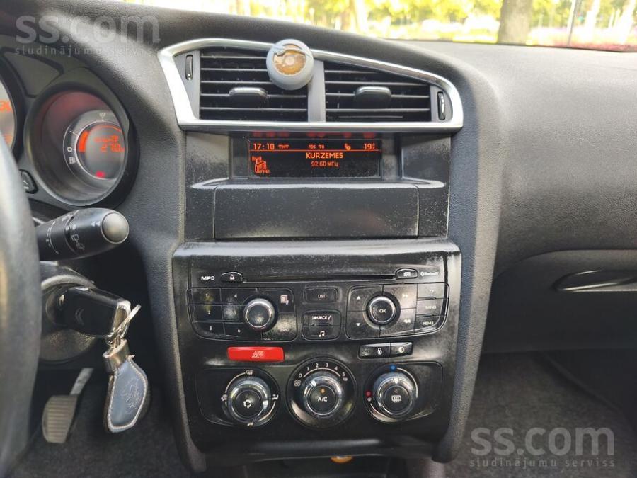 Grey Citroen C4 2014 in Jelgava, with an engine capacity of 1.60 L and mileage of 0 thousand km for 2990 €, photo 16 on AUTOMOTO.COM.LV